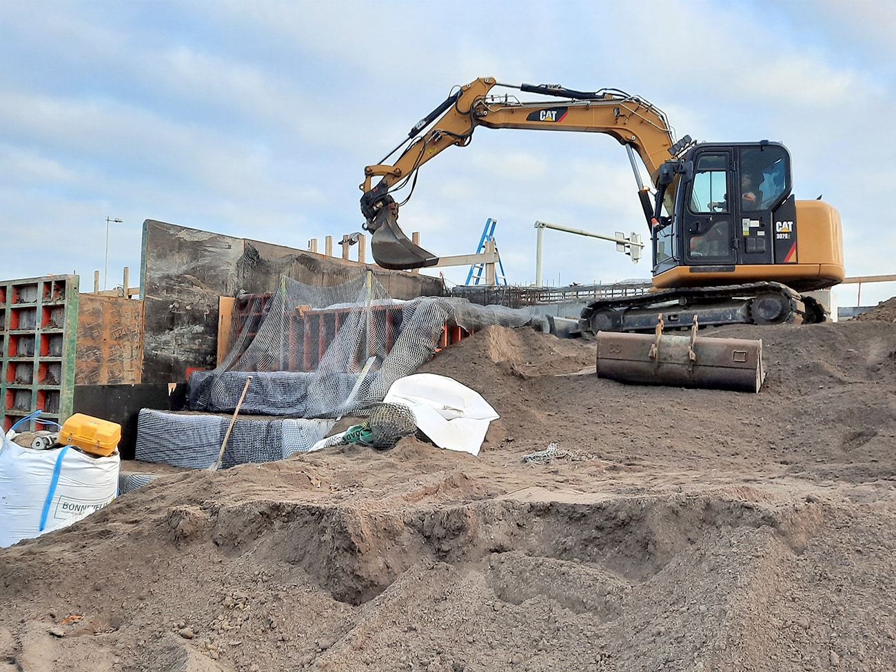 8,000 m2 of reinforced soil structures