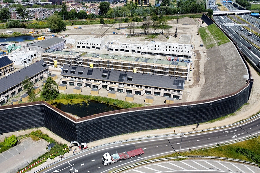 Superslanke geluidswal in gewapende grond voor Park Vijfsluizen