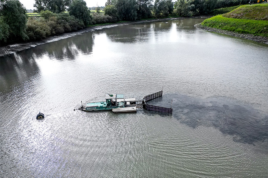 Onder water 16.000 m3 bagger bulldozeren