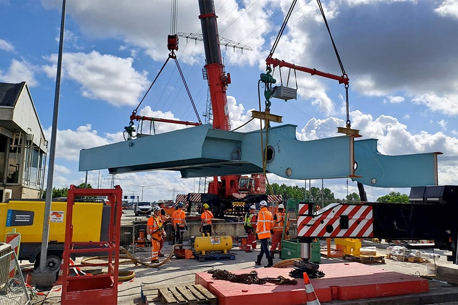 Specialisten in staalbouwkundige (water)werken en bewegingswerken sinds ...