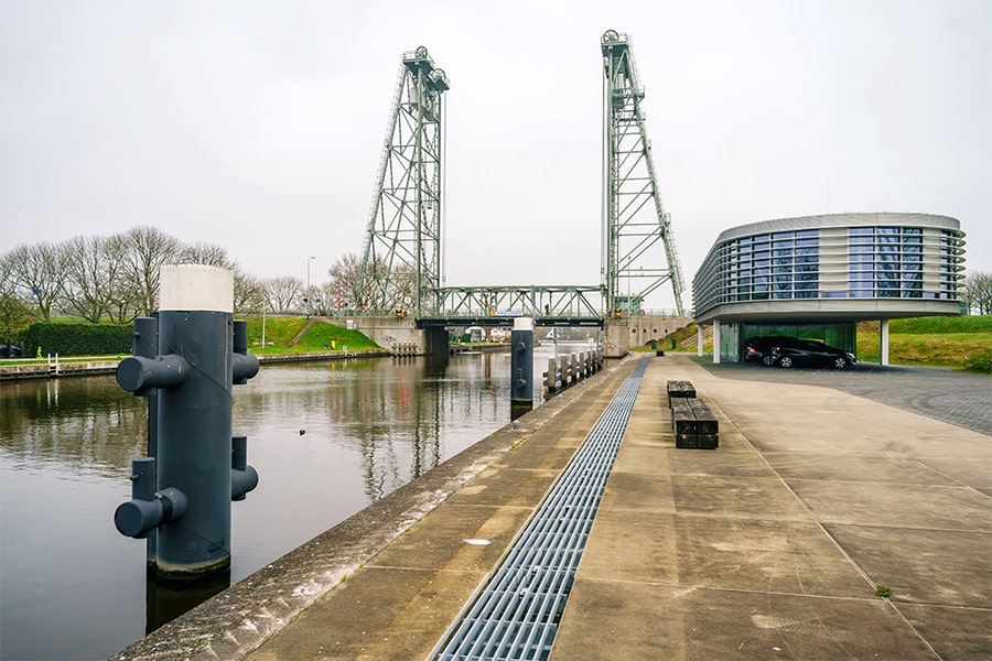 Pilz realizes new control center for movable bridges